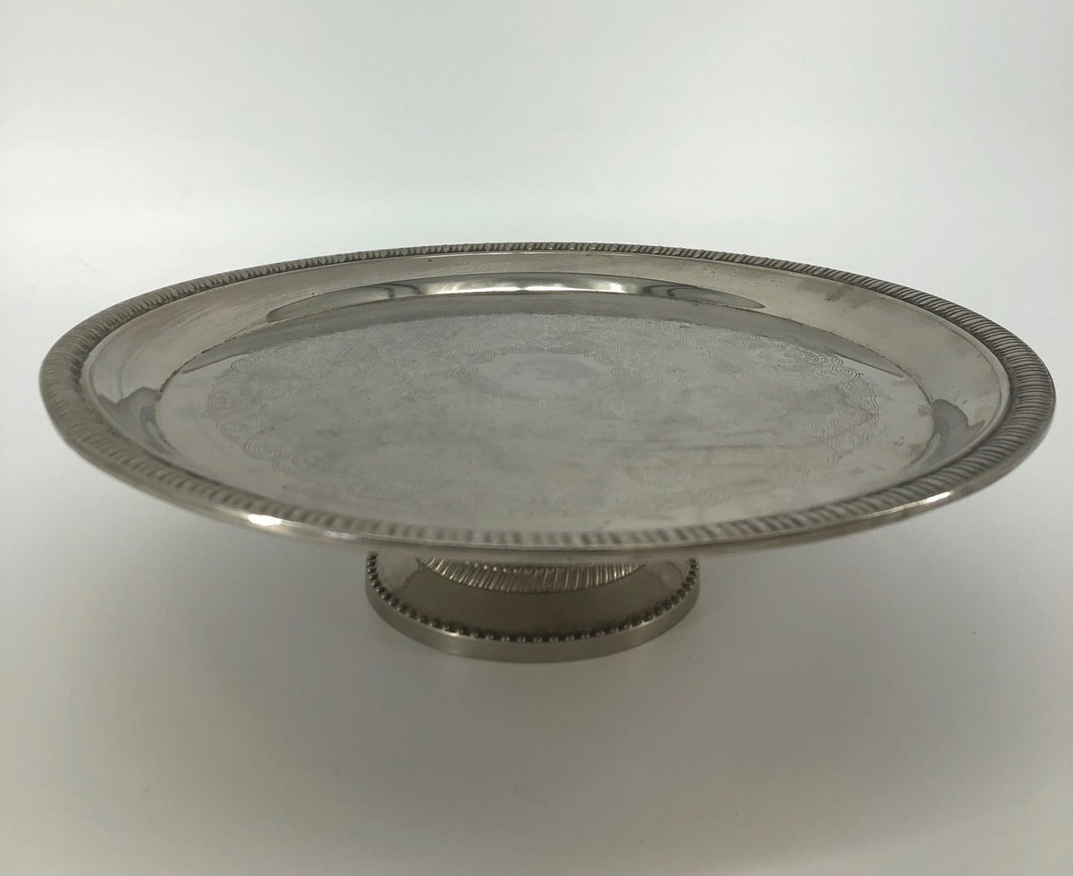 Silver 12" Round Cake Stand – Affordable & Luxury Event Rentals